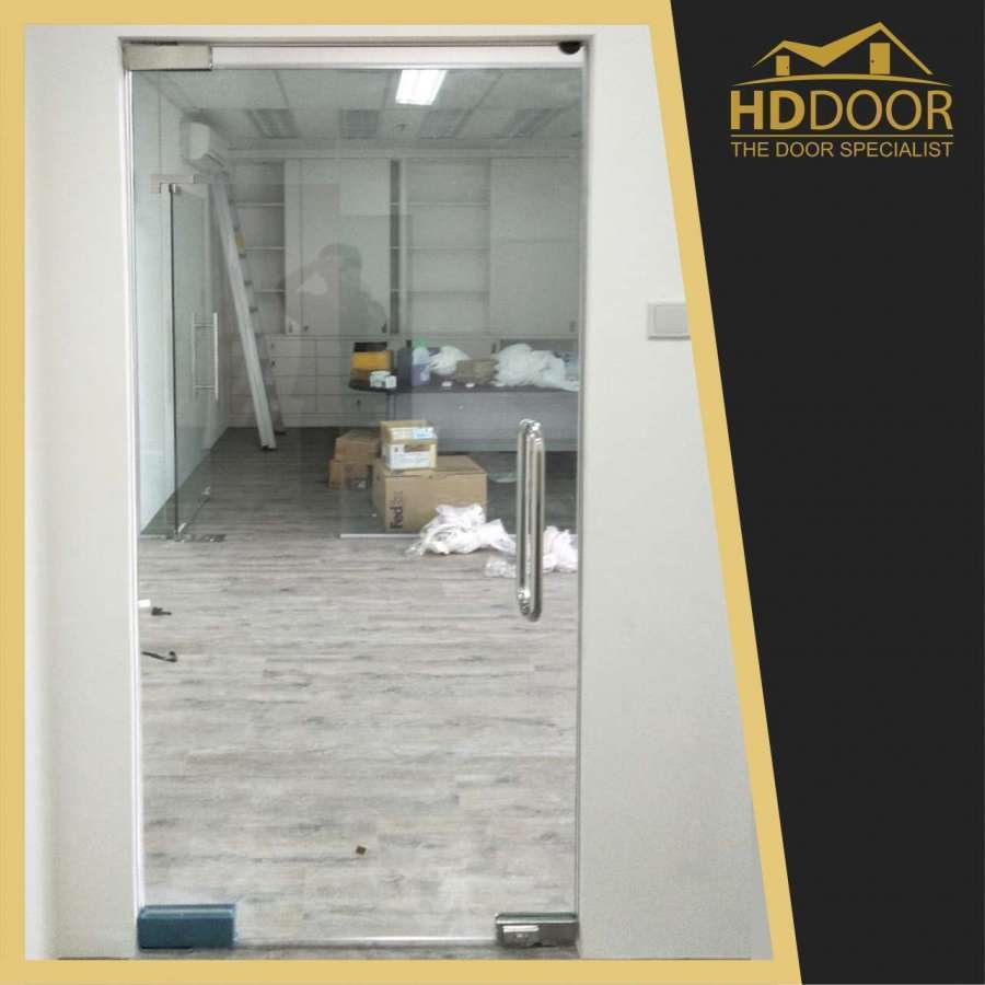 Clear Tempered Glass Swing Door with Floor Spring | Glass Door Supplier